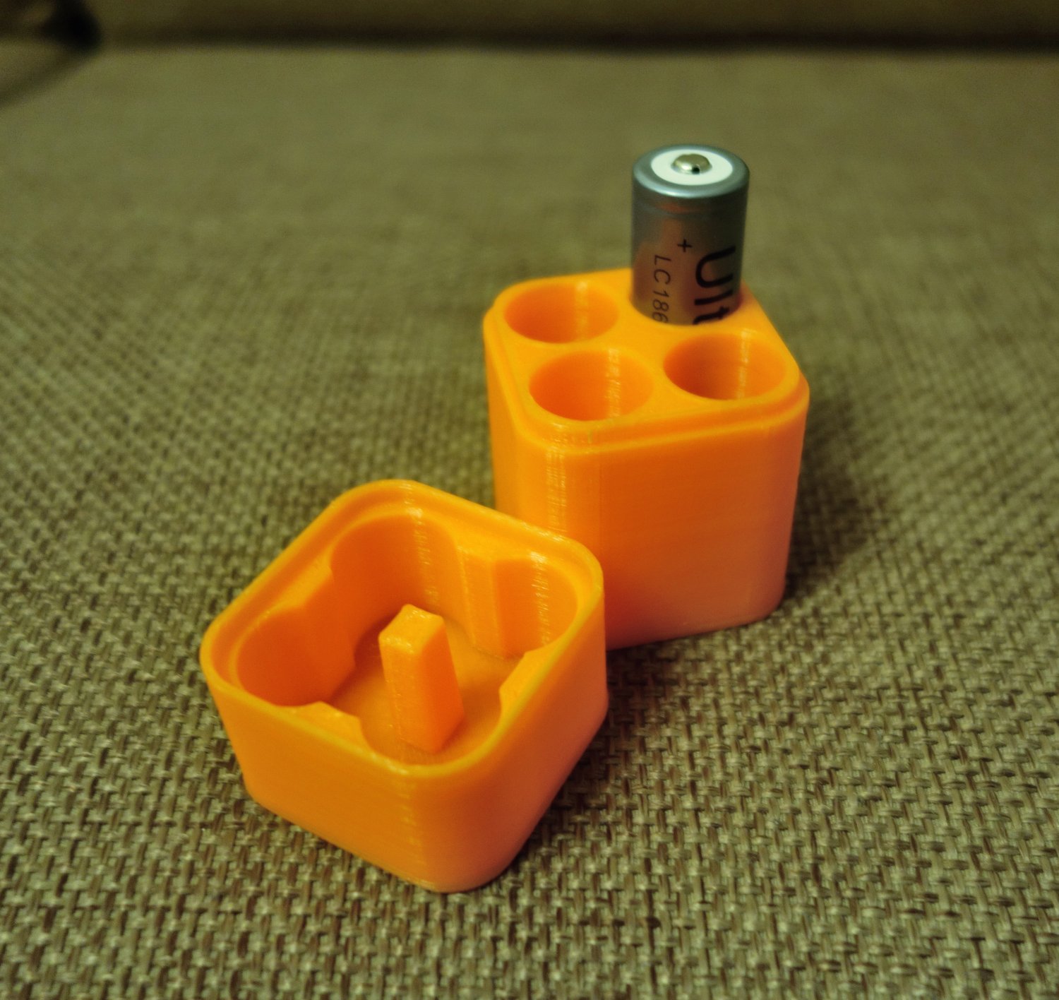 box cover for 18650 batteries 4 batteries 3D Model in Other 3DExport